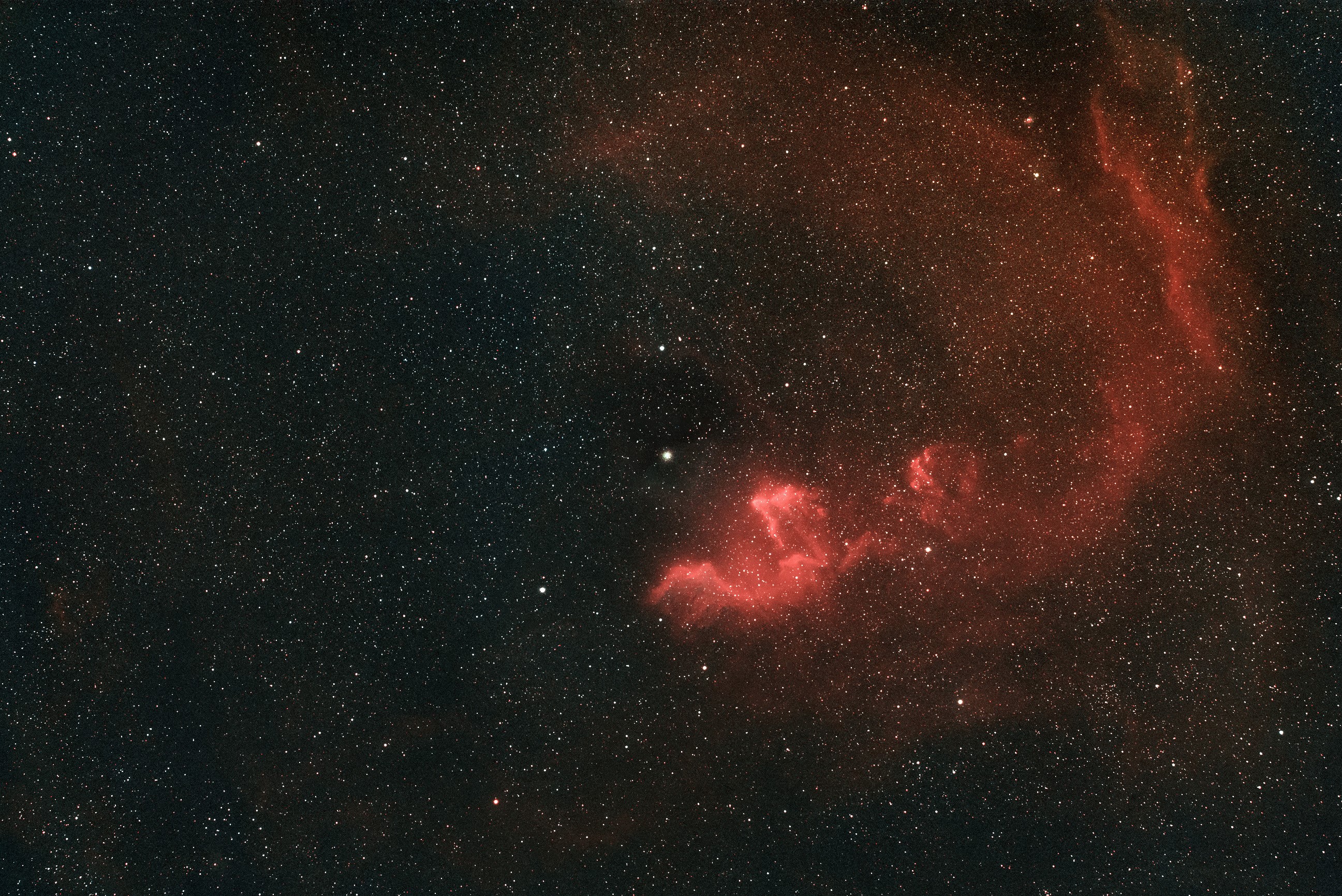 IC 59 and IC 63 in HOO | Telescope Live